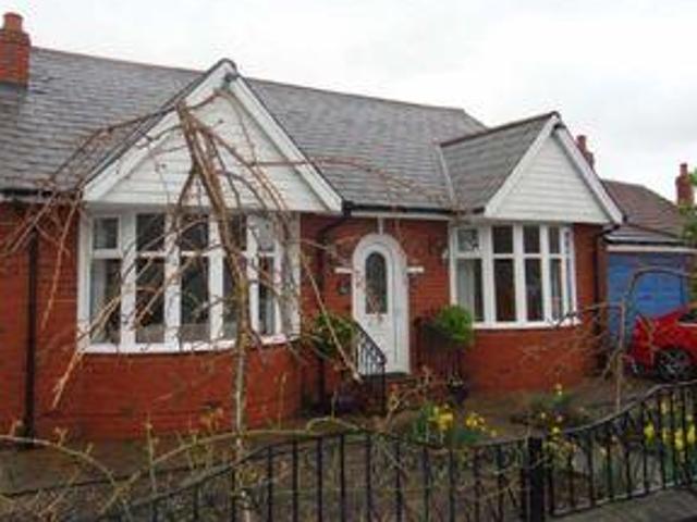 3 Bedrooms Detached bungalow for sale in Hooten Lane, Hope Carr, Leigh WN7