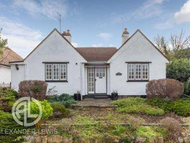 3 Bedrooms Detached bungalow for sale in Icknield Way, Letchworth Garden City SG6