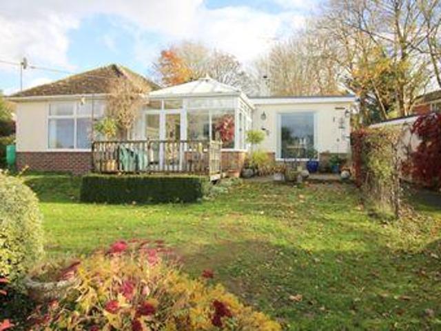 3 Bedrooms Detached bungalow for sale in Jacklyns Lane, Alresford SO24