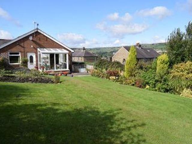 3 Bedrooms Detached bungalow for sale in Linfit Lane, Linthwaite, Huddersfield HD7