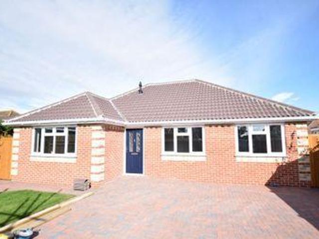 3 Bedrooms Detached bungalow for sale in London Road, Clacton On Sea CO15