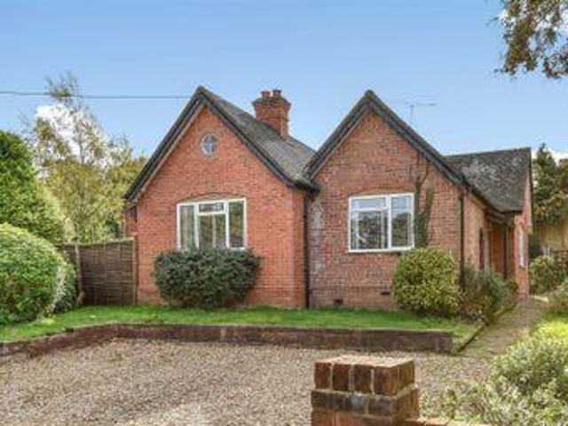 3 Bedrooms Detached bungalow for sale in Longdown Road, Sandhurst, Berkshire GU47