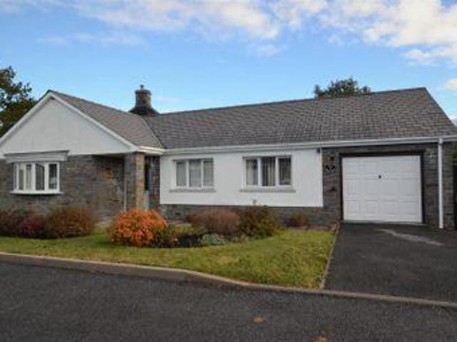 3 Bedrooms Detached bungalow for sale in Parc Cawdor, Ffairfach, Llandeilo SA19