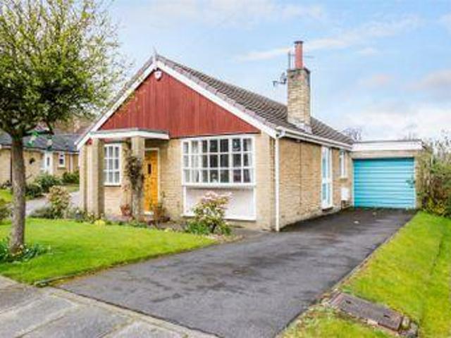 3 Bedrooms Detached bungalow for sale in Park Square, Pool In Wharfedale, Otley LS21