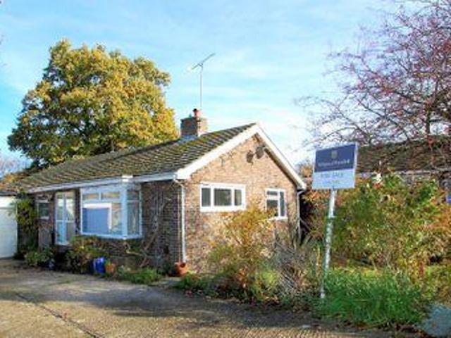 3 Bedrooms Detached bungalow for sale in Patricks Close, Liss GU33