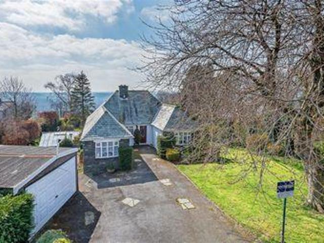 3 Bedrooms Detached bungalow for sale in Peasehill Close, Rawdon, Leeds LS19
