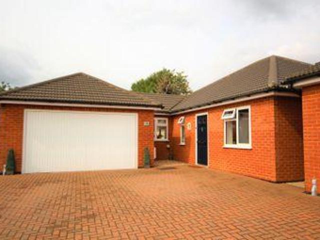 3 Bedrooms Detached bungalow for sale in Priory Mews, Stanford Le Hope SS17