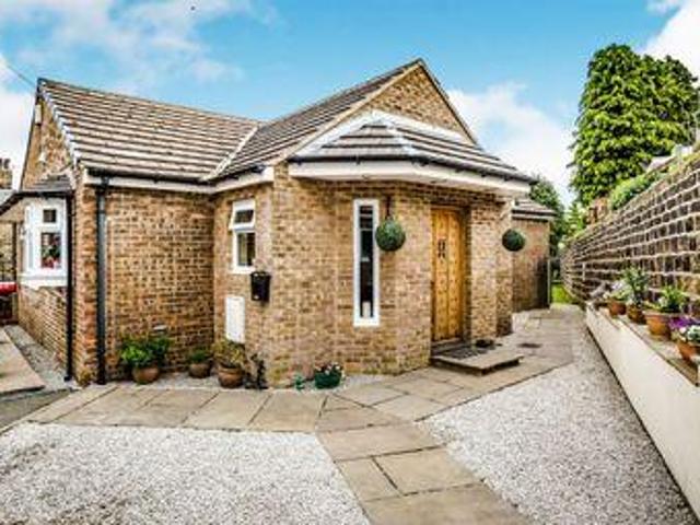 3 Bedrooms Detached bungalow for sale in Prospect Place, Rooley Lane, Sowerby, Sowerby Bridge HX6