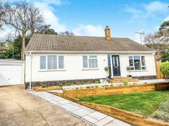 3 Bedrooms Detached bungalow for sale in Ryan Mount, Sandhurst GU47