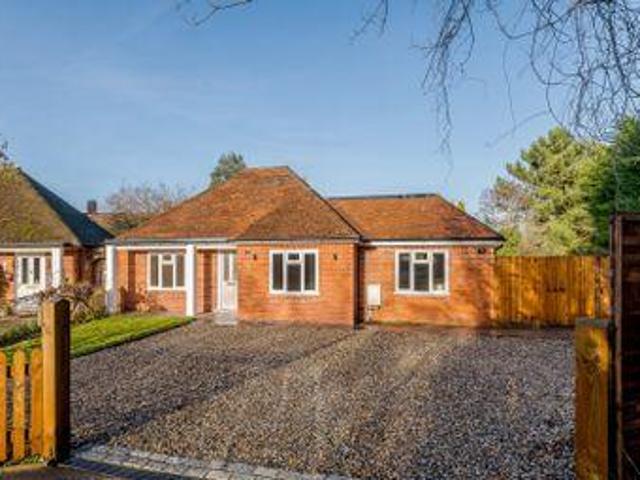 3 Bedrooms Detached bungalow for sale in Rickford Hill, Worplesdon, Guildford GU3