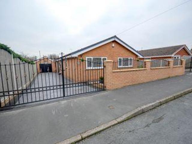 3 Bedrooms Detached bungalow for sale in Stonegravels Way, Halfway, Sheffield S20
