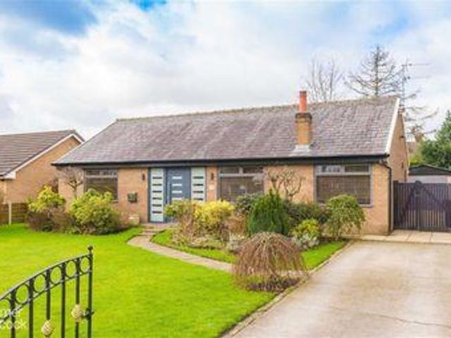 3 Bedrooms Detached bungalow for sale in Surrey Avenue, Leigh, Lancashire WN7