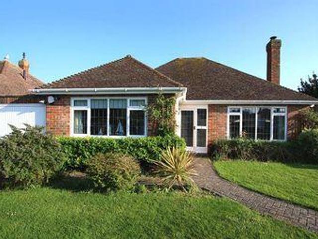 3 Bedrooms Detached bungalow for sale in Sark Gardens, Ferring, West Sussex BN12