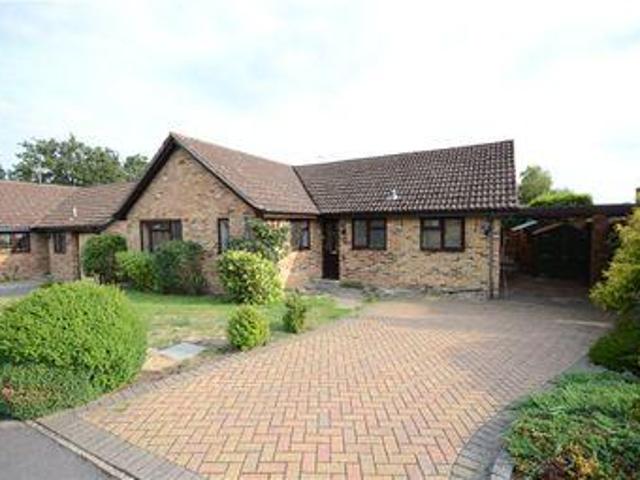 3 Bedrooms Detached bungalow for sale in Templar Close, Sandhurst, Berkshire GU47