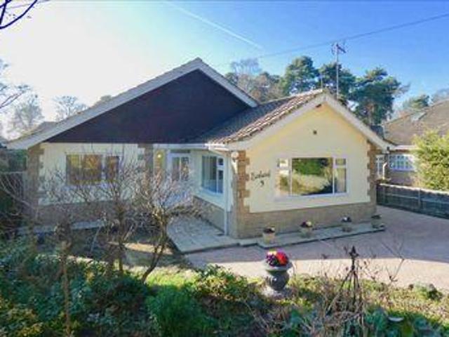 3 Bedrooms Detached bungalow for sale in The Dell, Scunthorpe DN17