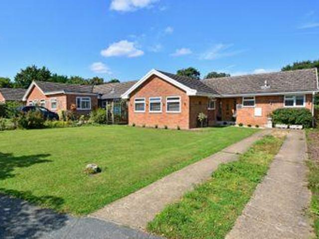 3 Bedrooms Detached bungalow for sale in The Paddocks, Normandy, Guildford GU3