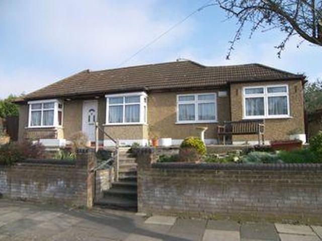 3 Bedrooms Detached bungalow for sale in The Ridings, Alverstone Avenue, Barnet EN4