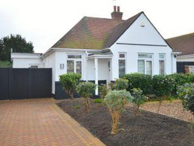 3 Bedrooms Detached bungalow for sale in Vicarage Gardens, Clacton On Sea CO15