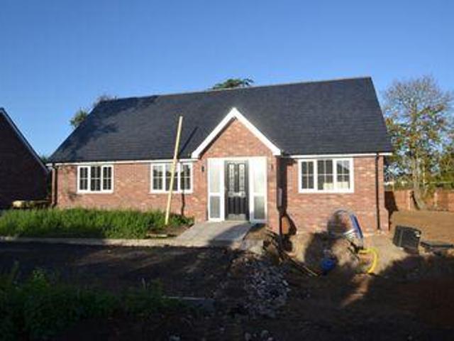 3 Bedrooms Detached bungalow for sale in Wyndham Crescent, Clacton On Sea CO15