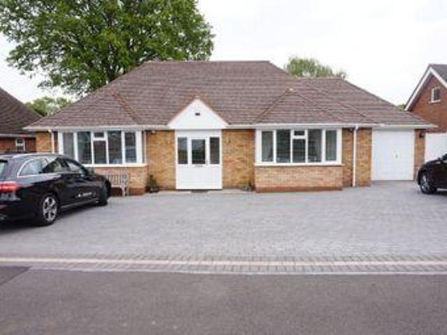 3 Bedrooms Detached bungalow for sale in Wavenham Close, Four Oaks, Sutton Coldfield B74