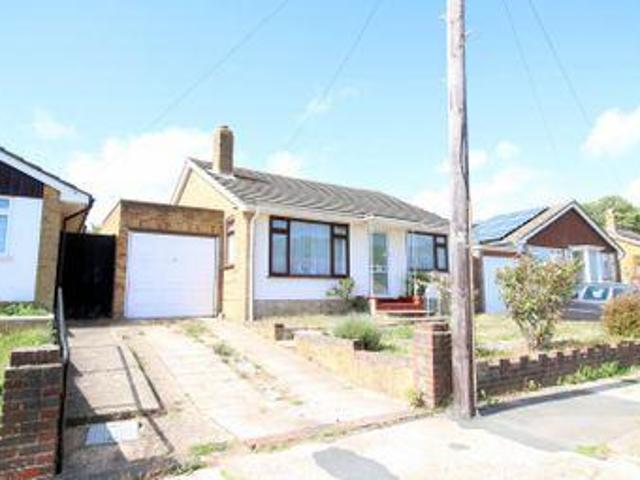 3 Bedrooms Detached bungalow for sale in Wellington Road, Newhaven BN9
