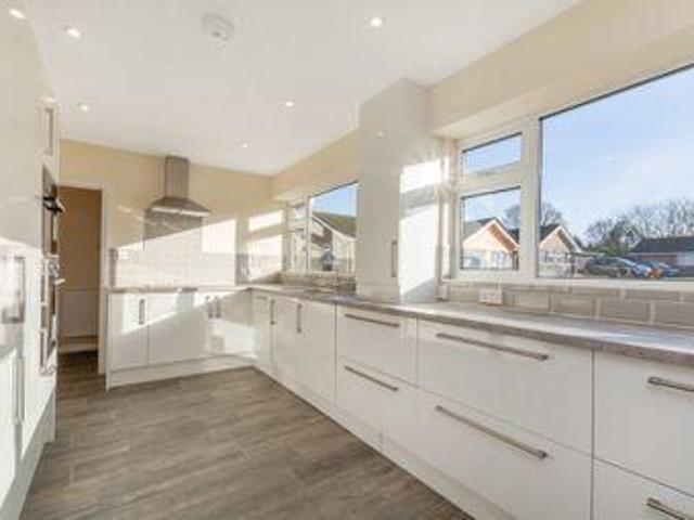3 Bedrooms Detached bungalow for sale in Woodmere Avenue, Croydon CR0