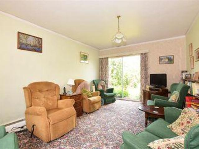 3 Bedrooms Detached bungalow for sale in Yew Tree Place, Liss, Hampshire GU33