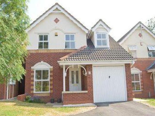 3 Bedrooms Detached house for rent in Manor Road, Smethwick B67