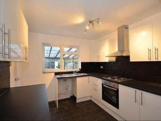 3 Bedrooms Detached house for rent in Market Street, East Ham E6