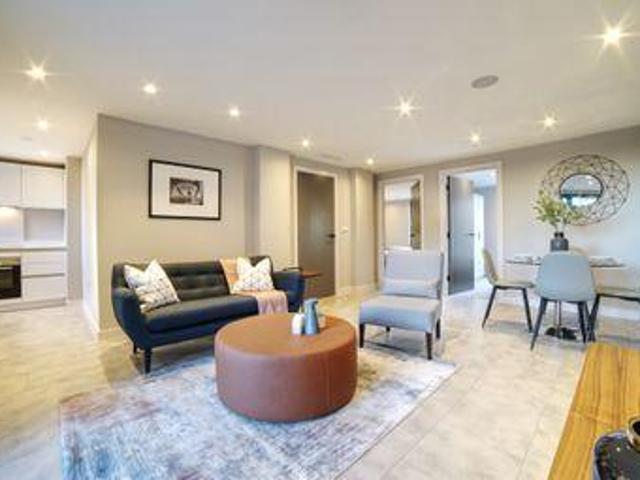 3 Bedrooms Detached house for rent in Mina Road, London SE17