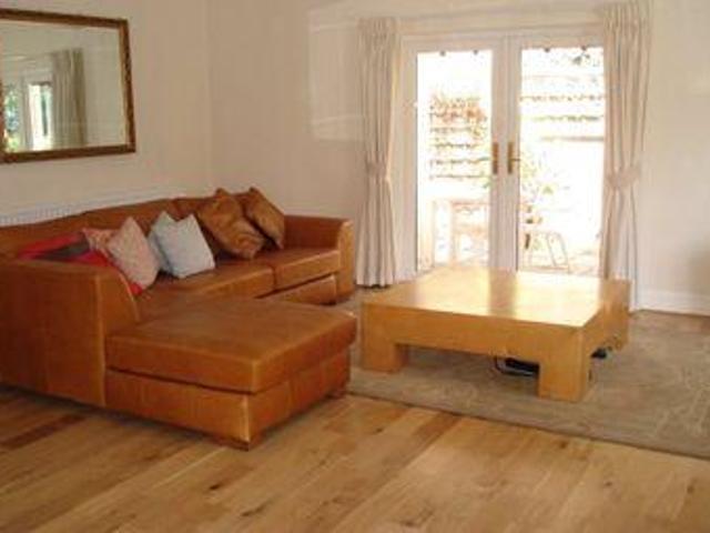 3 Bedrooms Detached house for rent in North Crescent, London N3
