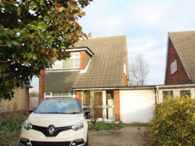 3 Bedrooms Detached house for rent in North Crescent, Southend On Sea SS2