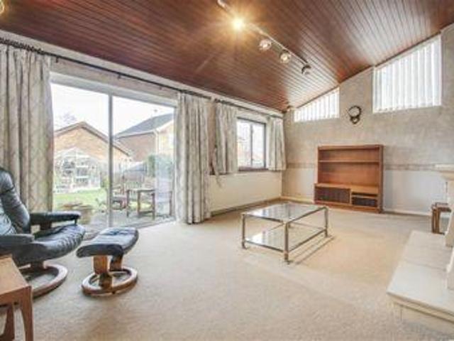 3 Bedrooms Detached house for rent in Otter Close, Bletchely, Milton Keynes MK3