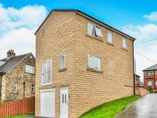 3 Bedrooms Detached house for rent in Aislaby Heights, Halifax HX2
