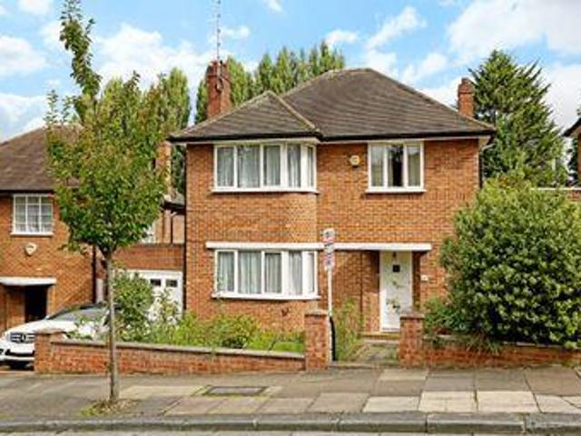 3 Bedrooms Detached house for rent in Ashbourne Road, London W5
