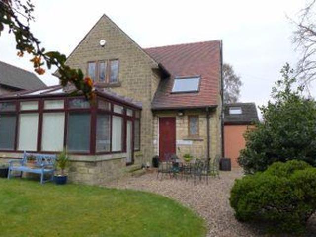3 Bedrooms Detached house for rent in Beaumont Park Road, Beaumont Park, West Yorkshire HD4