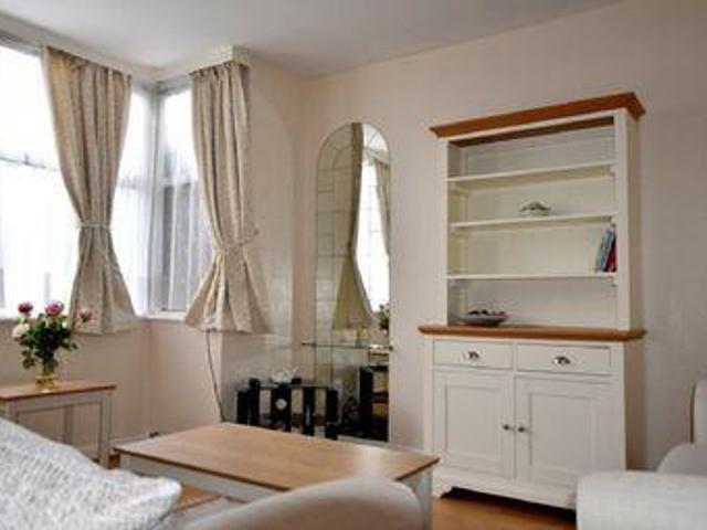 3 Bedrooms Detached house for rent in Beechwood Close, Mill Hill, Mill Hill Broadway, London NW7