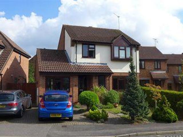 3 Bedrooms Detached house for rent in Beveren Close, Ancells Farm, Fleet GU51