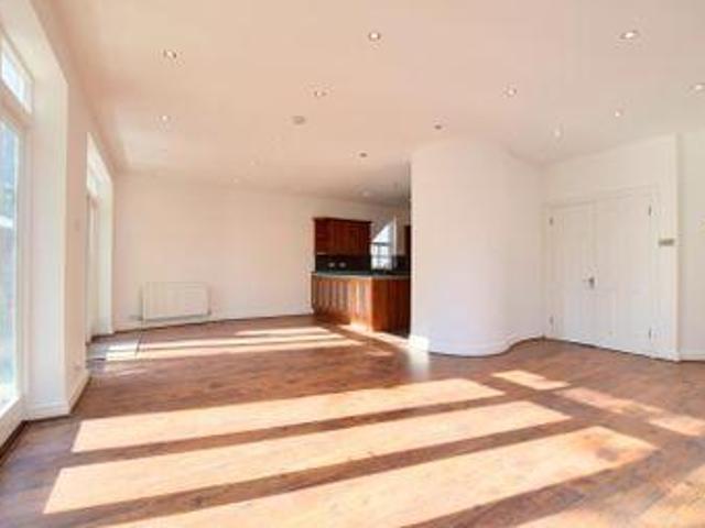 3 Bedrooms Detached house for rent in Canons Drive, Edgware HA8