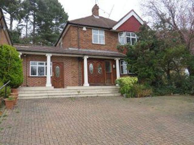 3 Bedrooms Detached house for rent in Chapel View, Selsdon, South Croydon CR2