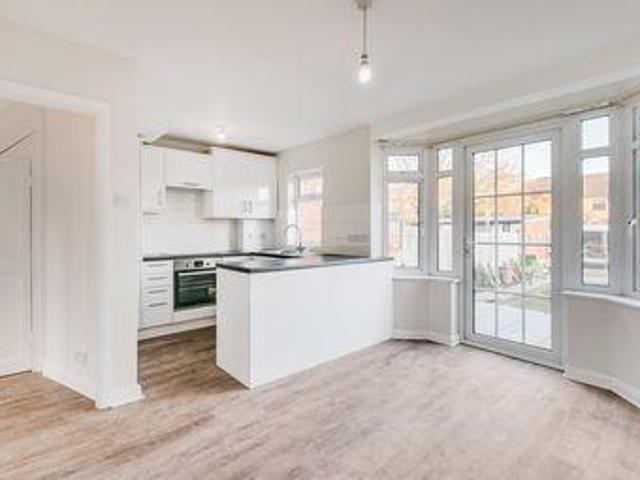 3 Bedrooms Detached house for rent in Chessington Hill Park, Kingston KT9