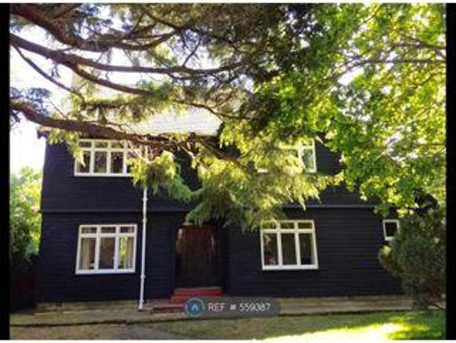 3 Bedrooms Detached house for rent in Church Lane, Leeds LS16