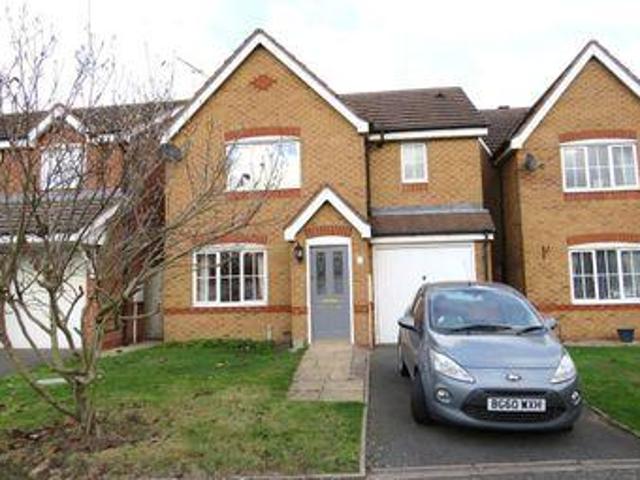 3 Bedrooms Detached house for rent in Churchward Drive, Stretton, Burton On Trent DE13