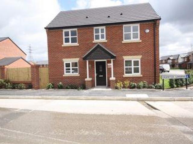 3 Bedrooms Detached house for rent in Crompton Gardens, Bolton BL1