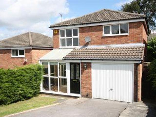 3 Bedrooms Detached house for rent in Dale Park Gardens, Cookridge, Leeds LS16