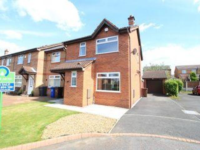 3 Bedrooms Detached house for rent in Dewberry Close, Tyldesley, Manchester M29