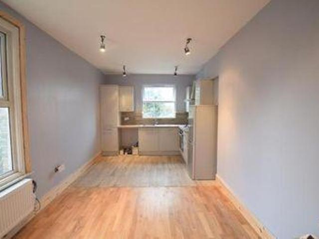 3 Bedrooms Detached house for rent in Edgington Road, Streatham, London SW16