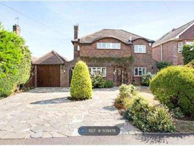 3 Bedrooms Detached house for rent in Farm Way, Northwood HA6