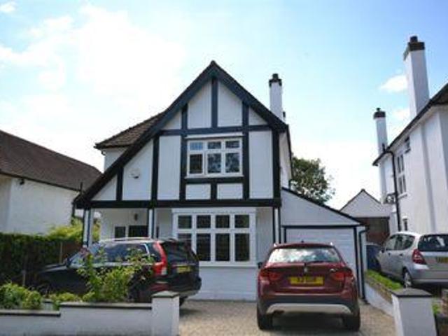 3 Bedrooms Detached house for rent in Friary Road, North Finchley N12