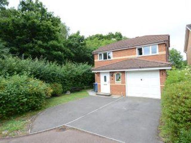 3 Bedrooms Detached house for rent in Gondreville Gardens, Church Crookham, Fleet GU52